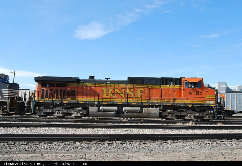 BNSF 4185